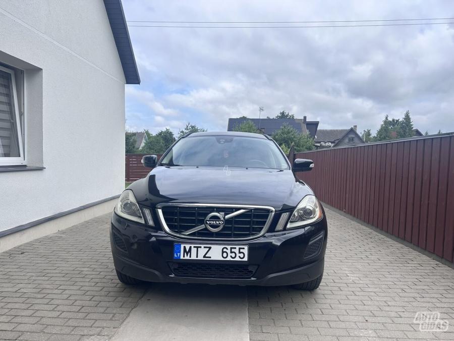 Black Volvo XC60 2012 in Vilnius, with an engine capacity of 2.40 L and mileage of 342 thousand km for 7200 €, photo 3 on AUTOMOTO.COM.LV