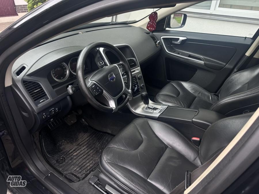 Black Volvo XC60 2012 in Vilnius, with an engine capacity of 2.40 L and mileage of 342 thousand km for 7200 €, photo 12 on AUTOMOTO.COM.LV