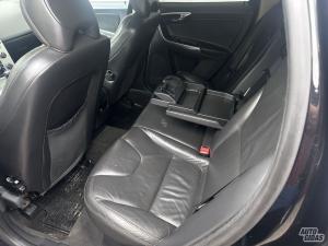 Black Volvo XC60 2012 in Vilnius, with an engine capacity of 2.40 L and mileage of 342 thousand km for 7200 €, photo 13 on AUTOMOTO.COM.LV