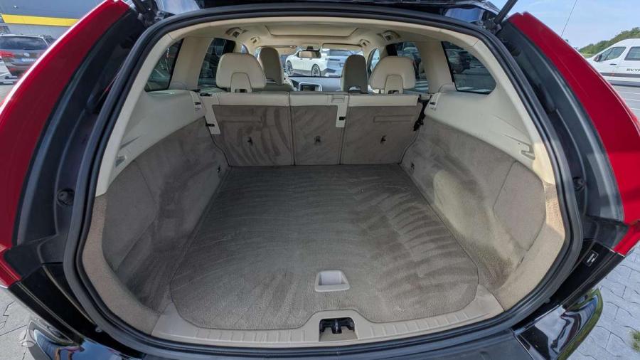 Melns Volvo XC60 2012 Kauņa, ar dzinēja tilpumu 3.19 L un nobraukumu 235 tūkst. km par 8500 €, foto 24 vietnē AUTOMOTO.COM.LV