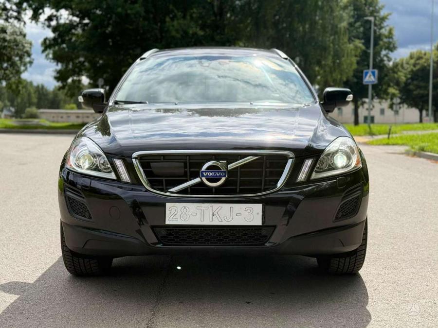 Melns Volvo XC60 2012 Prienai, ar dzinēja tilpumu 2.40 L un nobraukumu 275 tūkst. km par 11700 €, foto 3 vietnē AUTOMOTO.COM.LV