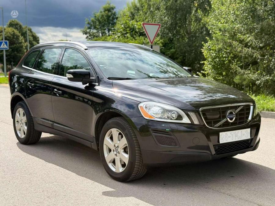 Melns Volvo XC60 2012 Prienai, ar dzinēja tilpumu 2.40 L un nobraukumu 275 tūkst. km par 11700 €, foto 4 vietnē AUTOMOTO.COM.LV