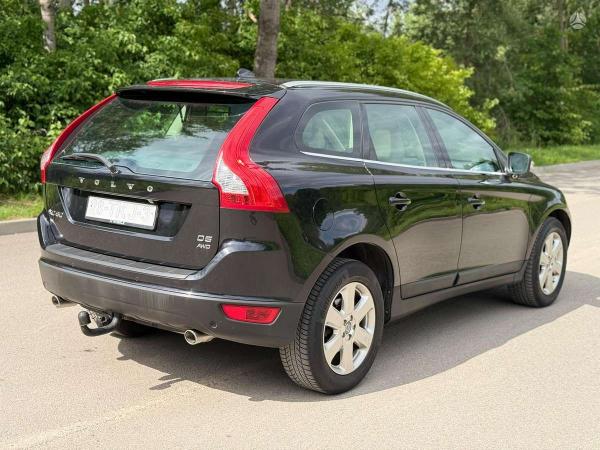 Melns Volvo XC60 2012 Prienai, ar dzinēja tilpumu 2.40 L un nobraukumu 275 tūkst. km par 11700 €, foto 6 vietnē AUTOMOTO.COM.LV