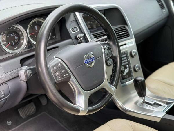 Melns Volvo XC60 2012 Prienai, ar dzinēja tilpumu 2.40 L un nobraukumu 275 tūkst. km par 11700 €, foto 8 vietnē AUTOMOTO.COM.LV