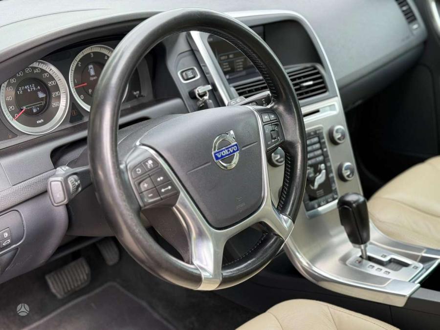 Melns Volvo XC60 2012 Prienai, ar dzinēja tilpumu 2.40 L un nobraukumu 275 tūkst. km par 11700 €, foto 9 vietnē AUTOMOTO.COM.LV