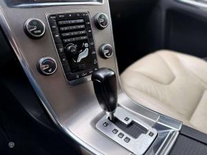Melns Volvo XC60 2012 Prienai, ar dzinēja tilpumu 2.40 L un nobraukumu 275 tūkst. km par 11700 €, foto 10 vietnē AUTOMOTO.COM.LV