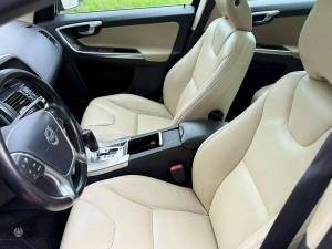 Melns Volvo XC60 2012 Prienai, ar dzinēja tilpumu 2.40 L un nobraukumu 275 tūkst. km par 11700 €, foto 11 vietnē AUTOMOTO.COM.LV