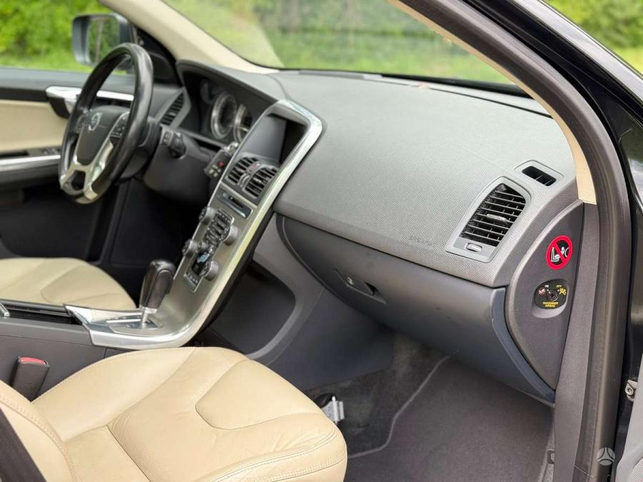 Melns Volvo XC60 2012 Prienai, ar dzinēja tilpumu 2.40 L un nobraukumu 275 tūkst. km par 11700 €, foto 12 vietnē AUTOMOTO.COM.LV