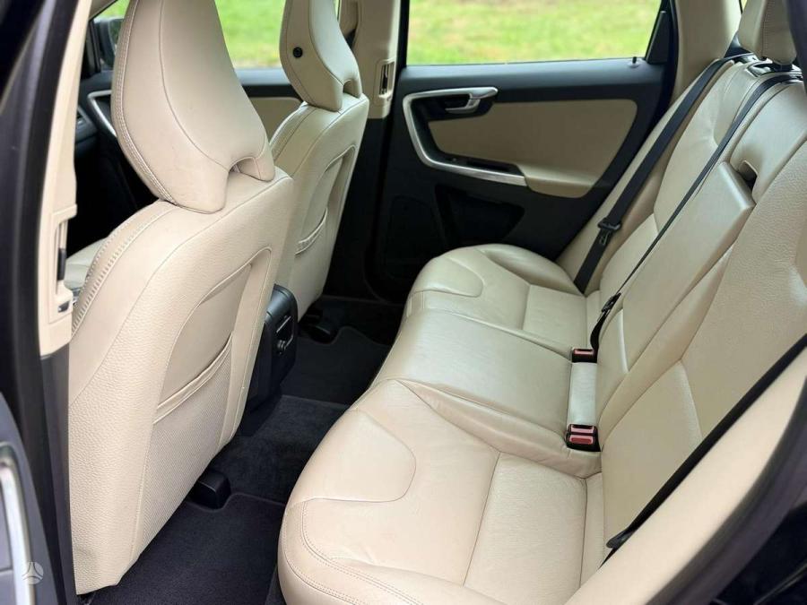 Melns Volvo XC60 2012 Prienai, ar dzinēja tilpumu 2.40 L un nobraukumu 275 tūkst. km par 11700 €, foto 13 vietnē AUTOMOTO.COM.LV
