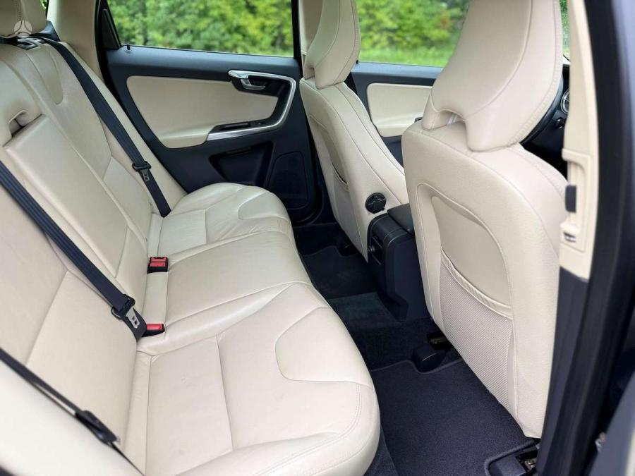 Melns Volvo XC60 2012 Prienai, ar dzinēja tilpumu 2.40 L un nobraukumu 275 tūkst. km par 11700 €, foto 14 vietnē AUTOMOTO.COM.LV