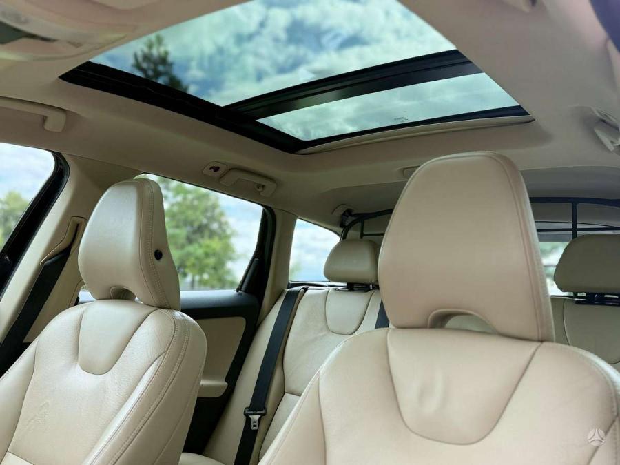 Melns Volvo XC60 2012 Prienai, ar dzinēja tilpumu 2.40 L un nobraukumu 275 tūkst. km par 11700 €, foto 16 vietnē AUTOMOTO.COM.LV