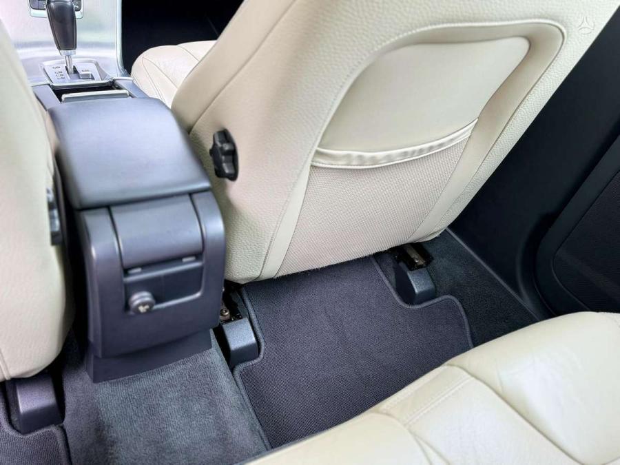 Melns Volvo XC60 2012 Prienai, ar dzinēja tilpumu 2.40 L un nobraukumu 275 tūkst. km par 11700 €, foto 18 vietnē AUTOMOTO.COM.LV