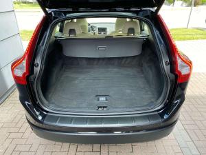 Black Volvo XC60 2012 in Marijampole, with an engine capacity of 2.40 L and mileage of 199 thousand km for 10999 €, photo 17 on AUTOMOTO.COM.LV