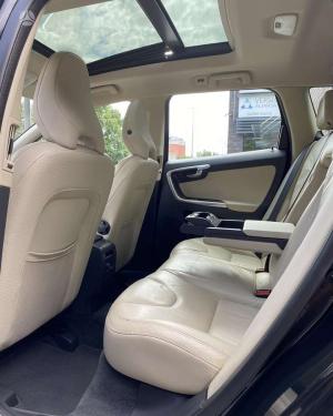 Black Volvo XC60 2012 in Marijampole, with an engine capacity of 2.40 L and mileage of 199 thousand km for 10999 €, photo 39 on AUTOMOTO.COM.LV