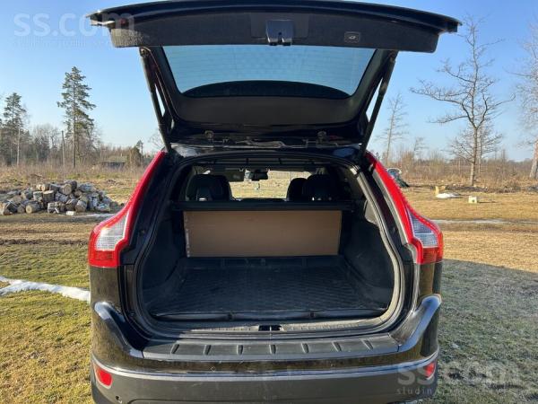 Black Volvo XC60 2012 in Gulbene, with an engine capacity of 2.40 L and mileage of 333 thousand km for 7000 €, photo 4 on AUTOMOTO.COM.LV