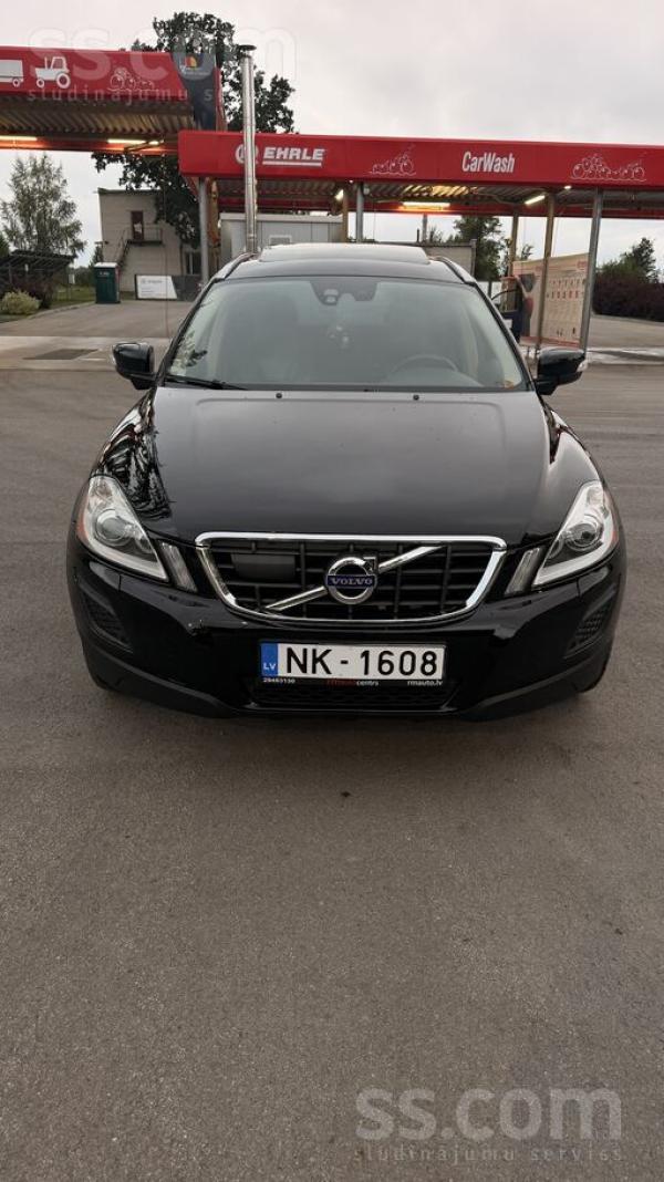 Melns Volvo XC60 2012 Jelgava, ar dzinēja tilpumu 2.40 L un nobraukumu 410 tūkst. km par 7200 €, foto 1 vietnē AUTOMOTO.COM.LV