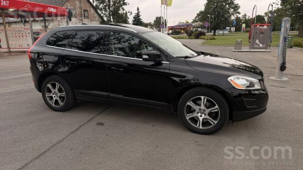 Melns Volvo XC60 2012 Jelgava, ar dzinēja tilpumu 2.40 L un nobraukumu 410 tūkst. km par 7200 €, foto 2 vietnē AUTOMOTO.COM.LV
