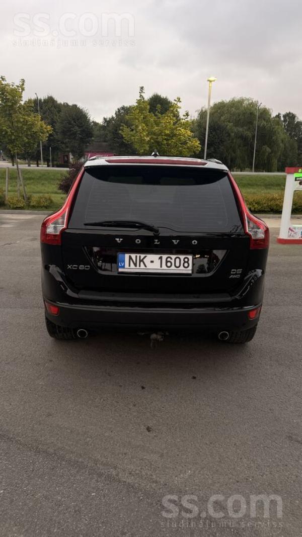 Melns Volvo XC60 2012 Jelgava, ar dzinēja tilpumu 2.40 L un nobraukumu 410 tūkst. km par 7200 €, foto 4 vietnē AUTOMOTO.COM.LV