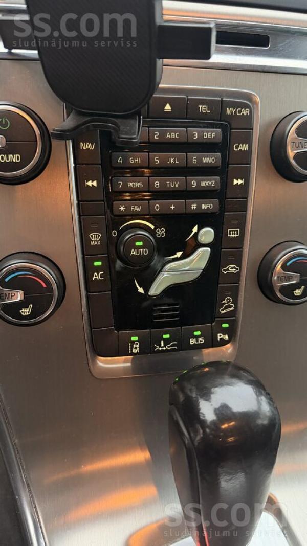 Melns Volvo XC60 2012 Jelgava, ar dzinēja tilpumu 2.40 L un nobraukumu 410 tūkst. km par 7200 €, foto 6 vietnē AUTOMOTO.COM.LV
