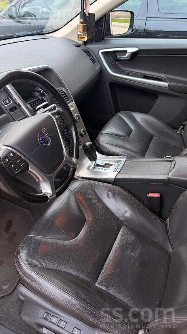 Melns Volvo XC60 2012 Jelgava, ar dzinēja tilpumu 2.40 L un nobraukumu 410 tūkst. km par 7200 €, foto 7 vietnē AUTOMOTO.COM.LV