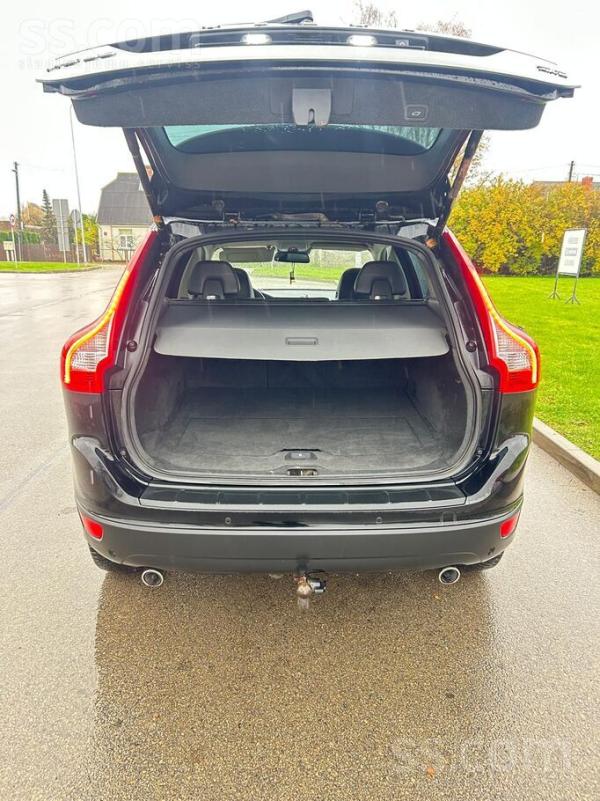 Melns Volvo XC60 2012 Jelgava, ar dzinēja tilpumu 2.40 L un nobraukumu 410 tūkst. km par 7200 €, foto 9 vietnē AUTOMOTO.COM.LV