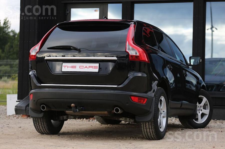Black Volvo XC60 2012 in Tukums, with an engine capacity of 2.40 L and mileage of 193 thousand km for 10490 €, photo 3 on AUTOMOTO.COM.LV
