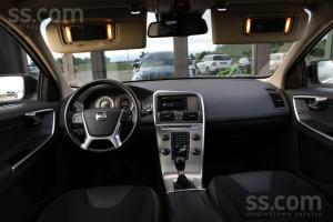 Black Volvo XC60 2012 in Tukums, with an engine capacity of 2.40 L and mileage of 193 thousand km for 10490 €, photo 9 on AUTOMOTO.COM.LV