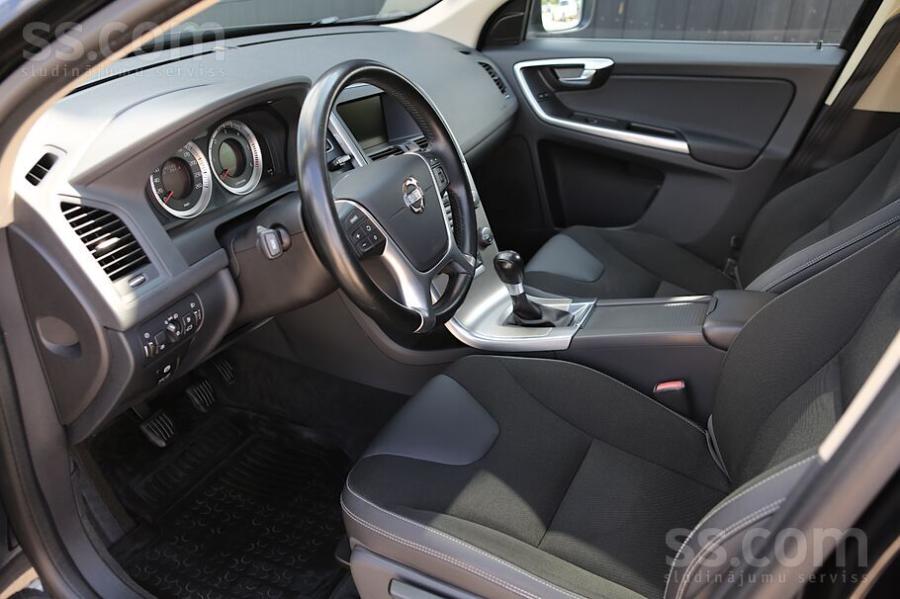 Black Volvo XC60 2012 in Tukums, with an engine capacity of 2.40 L and mileage of 193 thousand km for 10490 €, photo 10 on AUTOMOTO.COM.LV