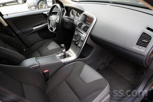 Black Volvo XC60 2012 in Tukums, with an engine capacity of 2.40 L and mileage of 193 thousand km for 10490 €, photo 12 on AUTOMOTO.COM.LV