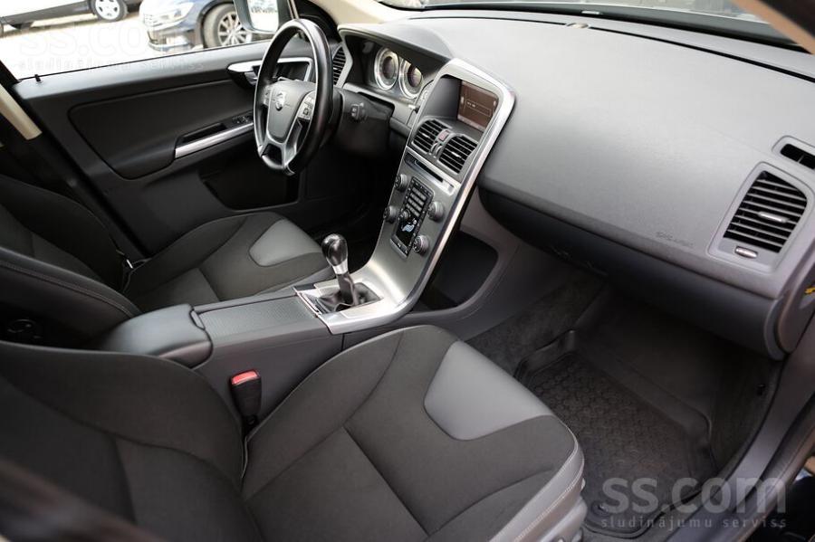 Black Volvo XC60 2012 in Tukums, with an engine capacity of 2.40 L and mileage of 193 thousand km for 10490 €, photo 12 on AUTOMOTO.COM.LV
