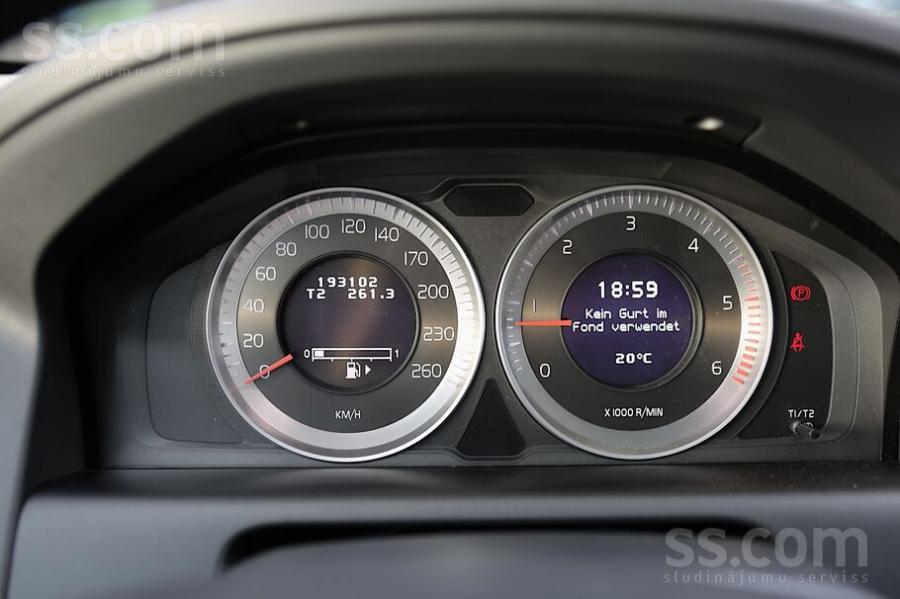 Black Volvo XC60 2012 in Tukums, with an engine capacity of 2.40 L and mileage of 193 thousand km for 10490 €, photo 15 on AUTOMOTO.COM.LV