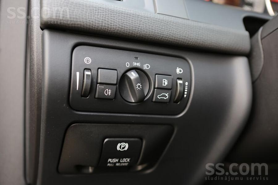 Black Volvo XC60 2012 in Tukums, with an engine capacity of 2.40 L and mileage of 193 thousand km for 10490 €, photo 16 on AUTOMOTO.COM.LV