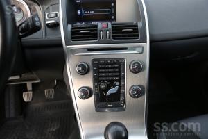Black Volvo XC60 2012 in Tukums, with an engine capacity of 2.40 L and mileage of 193 thousand km for 10490 €, photo 17 on AUTOMOTO.COM.LV