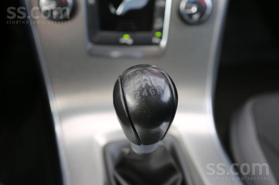 Black Volvo XC60 2012 in Tukums, with an engine capacity of 2.40 L and mileage of 193 thousand km for 10490 €, photo 21 on AUTOMOTO.COM.LV