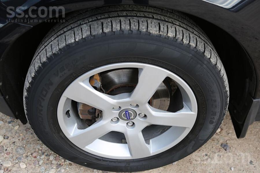 Black Volvo XC60 2012 in Tukums, with an engine capacity of 2.40 L and mileage of 193 thousand km for 10490 €, photo 29 on AUTOMOTO.COM.LV