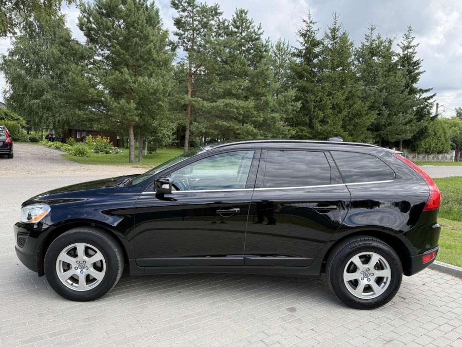 Black Volvo XC60 2012 in Taurage, with an engine capacity of 1.98 L and mileage of 282 thousand km for 7900 €, photo 4 on AUTOMOTO.COM.LV