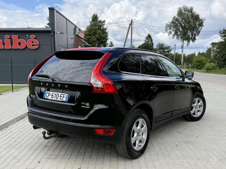 Black Volvo XC60 2012 in Taurage, with an engine capacity of 1.98 L and mileage of 282 thousand km for 7900 €, photo 6 on AUTOMOTO.COM.LV