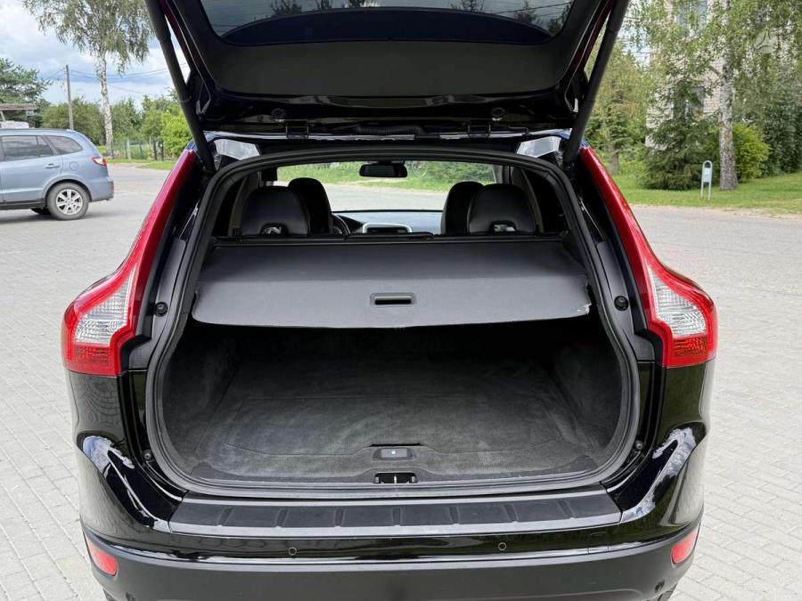 Black Volvo XC60 2012 in Taurage, with an engine capacity of 1.98 L and mileage of 282 thousand km for 7900 €, photo 13 on AUTOMOTO.COM.LV