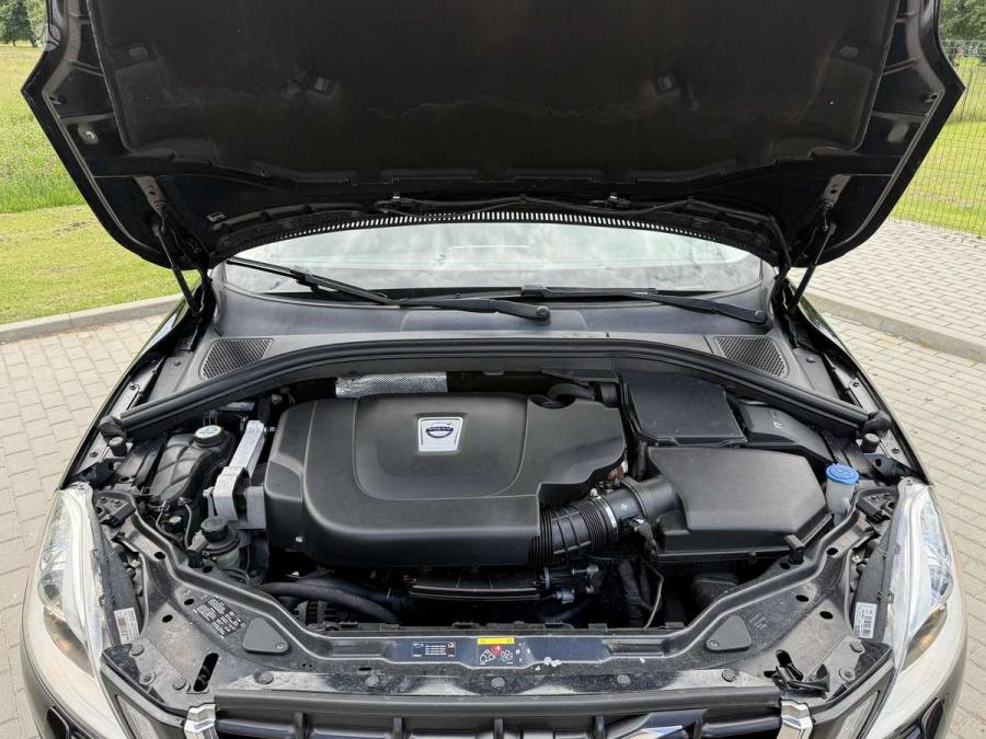 Black Volvo XC60 2012 in Taurage, with an engine capacity of 1.98 L and mileage of 282 thousand km for 7900 €, photo 17 on AUTOMOTO.COM.LV