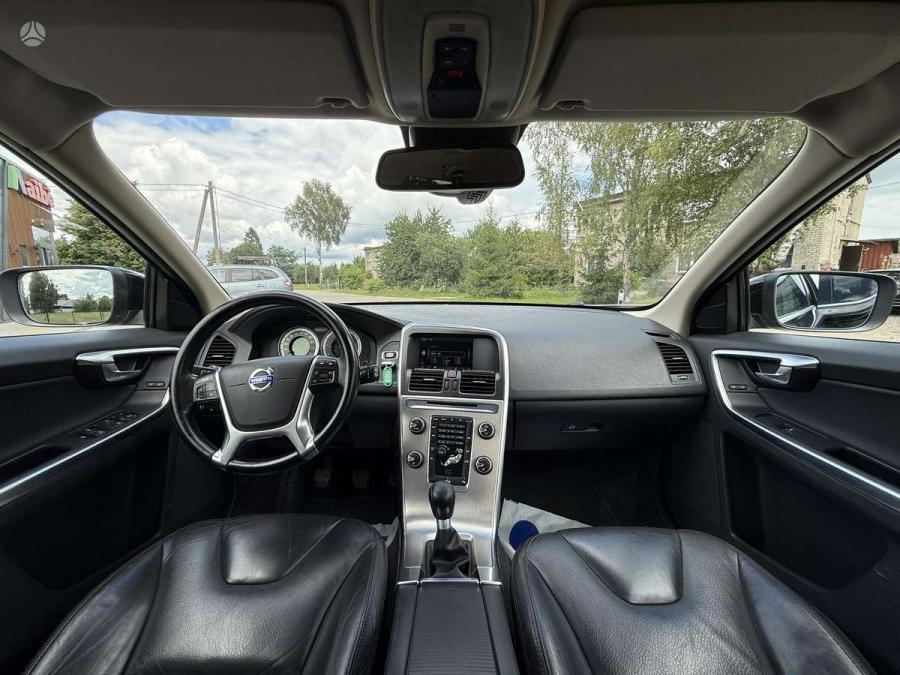 Black Volvo XC60 2012 in Taurage, with an engine capacity of 1.98 L and mileage of 282 thousand km for 7900 €, photo 18 on AUTOMOTO.COM.LV