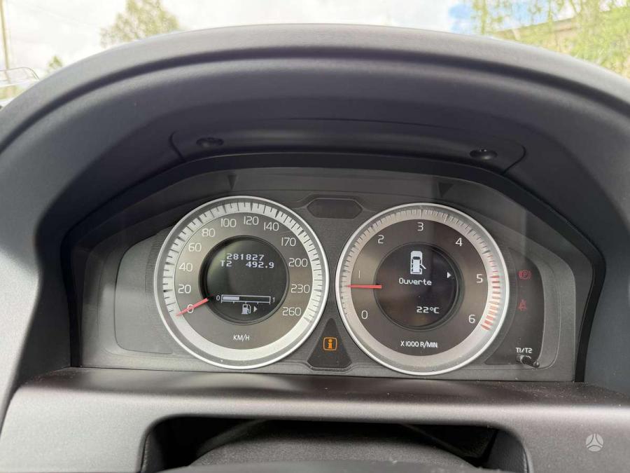 Black Volvo XC60 2012 in Taurage, with an engine capacity of 1.98 L and mileage of 282 thousand km for 7900 €, photo 20 on AUTOMOTO.COM.LV