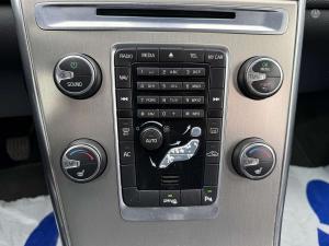Black Volvo XC60 2012 in Taurage, with an engine capacity of 1.98 L and mileage of 282 thousand km for 7900 €, photo 21 on AUTOMOTO.COM.LV