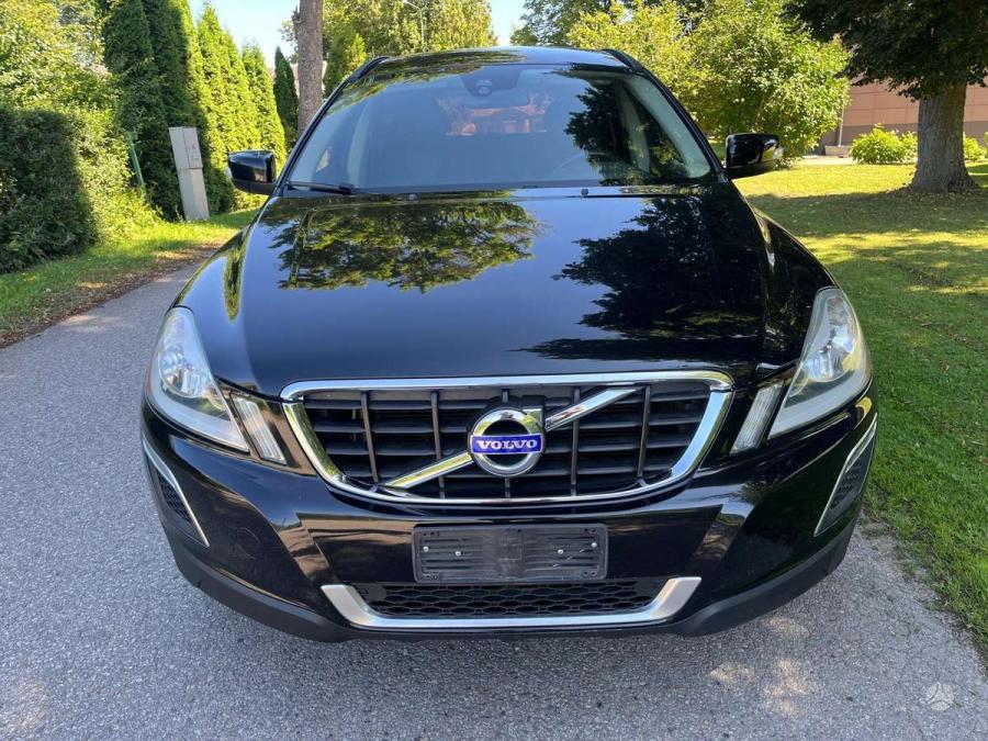 Black Volvo XC60 2012 in Ukmerge, with an engine capacity of 2.00 L and mileage of 290 thousand km for 6200 €, photo 4 on AUTOMOTO.COM.LV