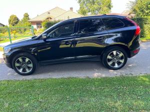 Black Volvo XC60 2012 in Ukmerge, with an engine capacity of 2.00 L and mileage of 290 thousand km for 6200 €, photo 6 on AUTOMOTO.COM.LV