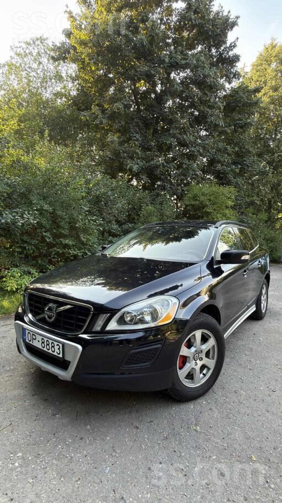 Black Volvo XC60 2012 in Jelgava, with an engine capacity of 2.40 L and mileage of 349 thousand km for 8500 €, photo 4 on AUTOMOTO.COM.LV