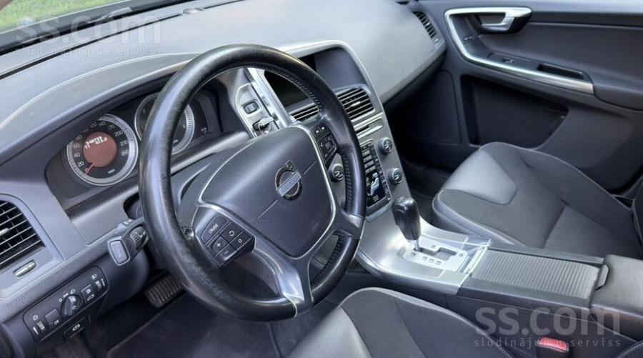 Black Volvo XC60 2012 in Jelgava, with an engine capacity of 2.40 L and mileage of 349 thousand km for 8500 €, photo 6 on AUTOMOTO.COM.LV