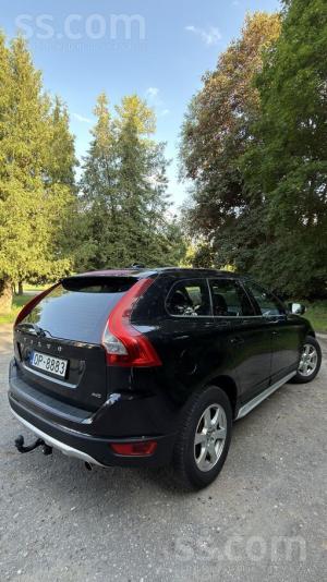 Black Volvo XC60 2012 in Jelgava, with an engine capacity of 2.40 L and mileage of 349 thousand km for 8500 €, photo 8 on AUTOMOTO.COM.LV
