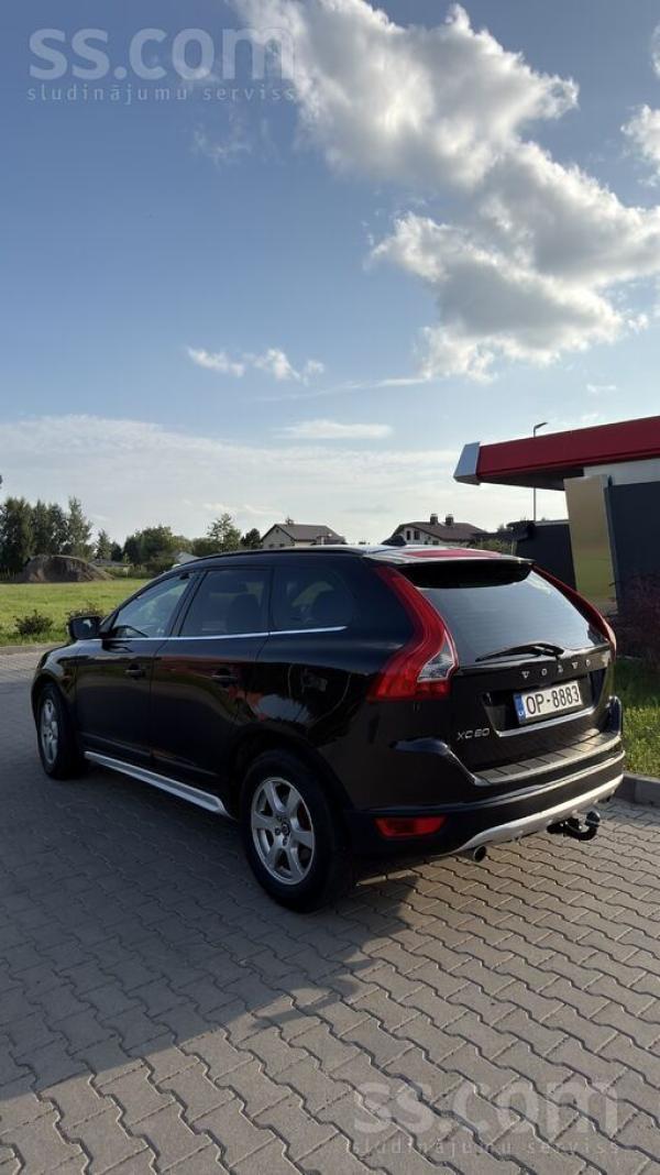 Black Volvo XC60 2012 in Jelgava, with an engine capacity of 2.40 L and mileage of 349 thousand km for 8500 €, photo 9 on AUTOMOTO.COM.LV