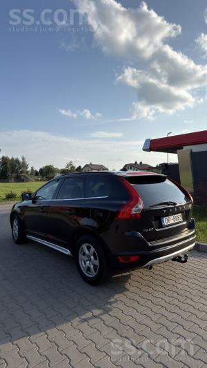 Black Volvo XC60 2012 in Jelgava, with an engine capacity of 2.40 L and mileage of 349 thousand km for 8500 €, photo 10 on AUTOMOTO.COM.LV