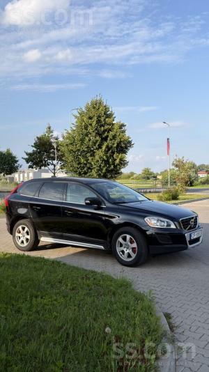 Black Volvo XC60 2012 in Jelgava, with an engine capacity of 2.40 L and mileage of 349 thousand km for 8500 €, photo 13 on AUTOMOTO.COM.LV
